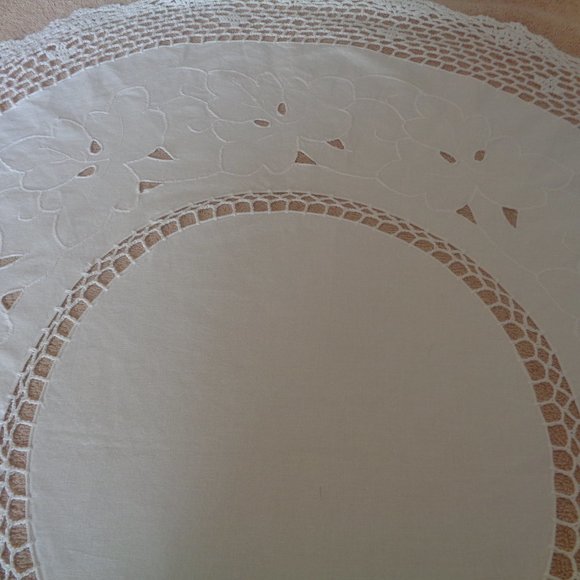 EARLY VINTAGE | Dining | Vintage Early Sm White Round W Cutwork Crochet ...